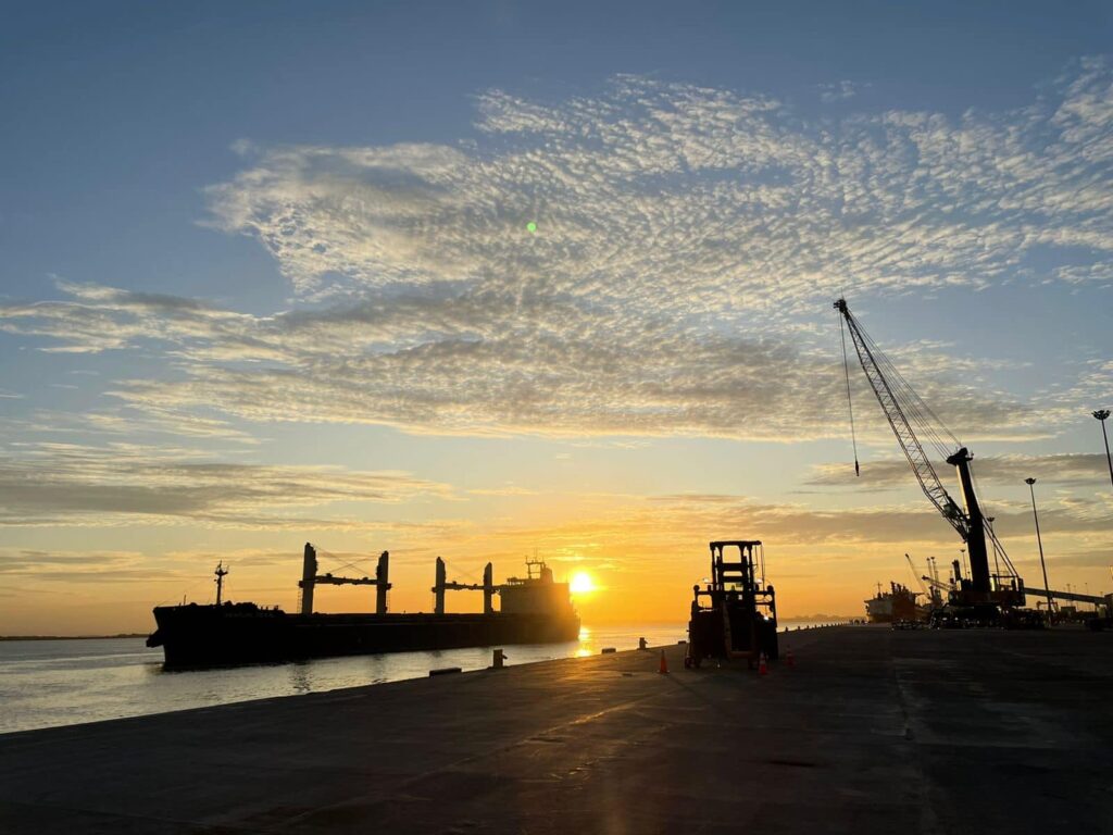 Maputo Port Development Company (MPDC) renews its maritime services contract with P&O Maritime ...