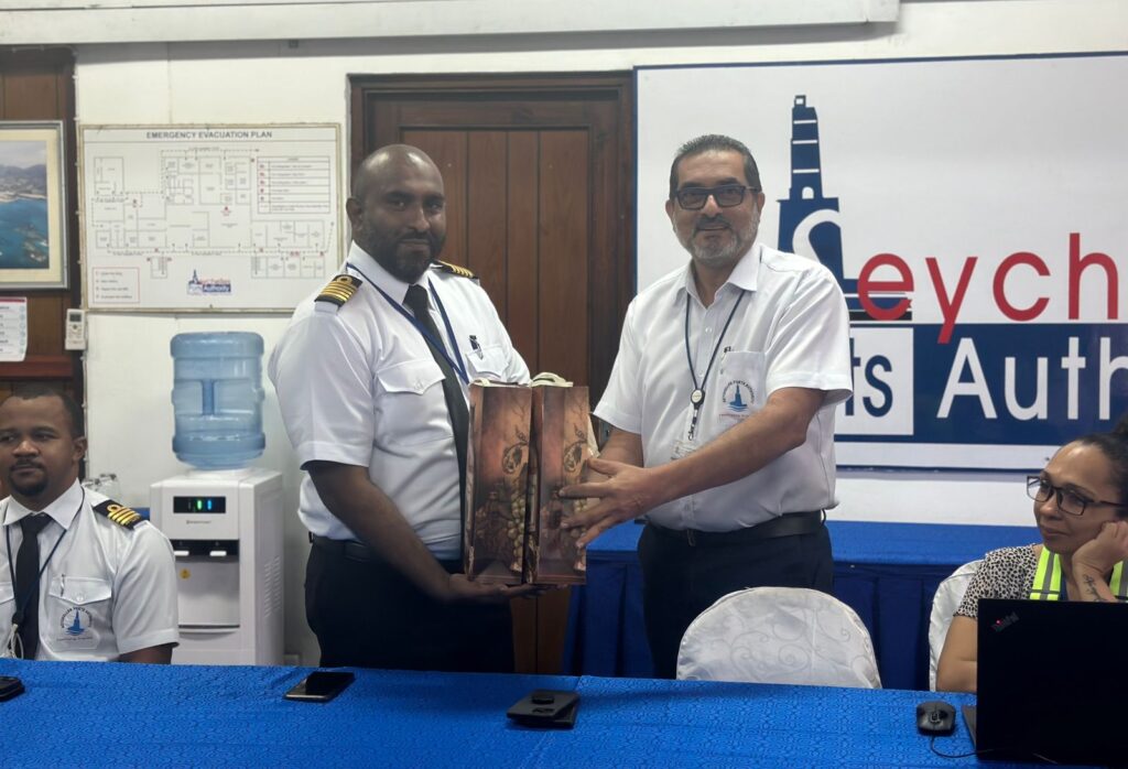 Captain Avantha Herath bids farewell to Port Victoria - Maritimafrica