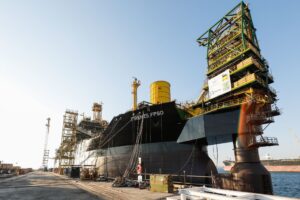 Eni célèbre l'appareillage du FPSO Firenze vers le champ Baleine au ...