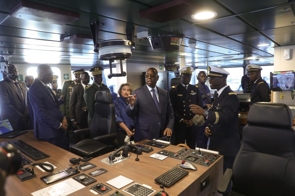 Le Président Macky SALL baptise le tout nouveau Patrouilleur de haute ...
